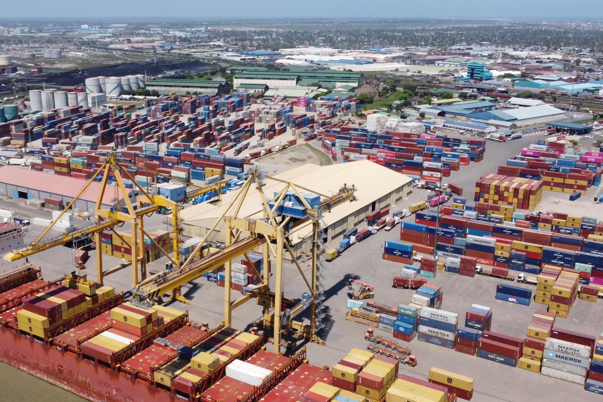 Porto da Beira celebra marco histórico com a atracação do Navio MSC ...