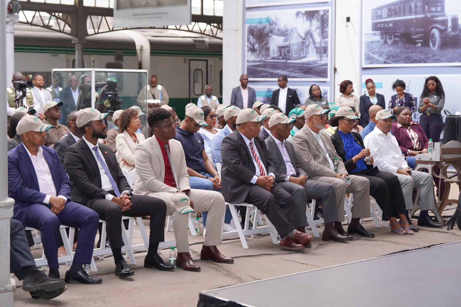 CFM inaugura duas Novas Locomotivas - CFM - Caminhos De Ferros de ...